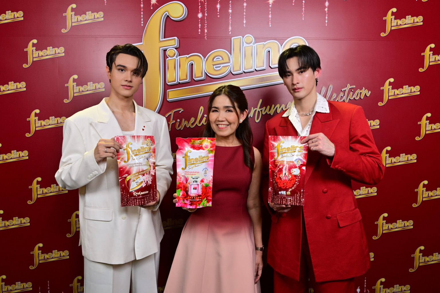 ไฟน์ไลน์ เปิดตัวเพอร์ฟูม คอลเลคชั่น ครบทั้ง ซัก ปรับ รีด พร้อมดึง “ไมก ...