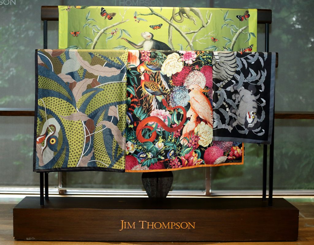 กว่าจะมาเป็น ผ้าพันคอ Jim Thompson ไอเท็มซิกเนเจอร์ยอดนิยมของแบรนด์