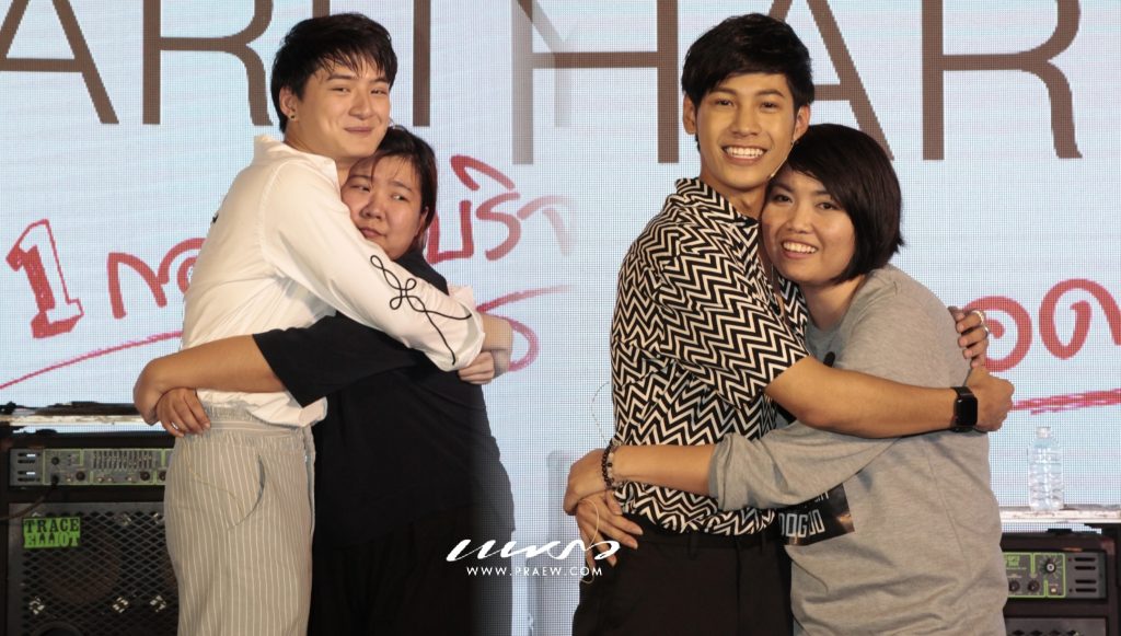 แฟนคลับทุ่มสุดตัว! ประมูลกอดการกุศล คริส-สิงโต ในงาน TGIS (Thank God I ...