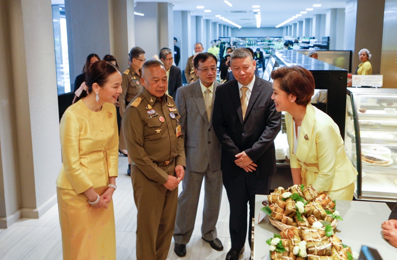 เปิดแล้ว Golden Place สาขาพระบรมมหาราชวัง ส่งเสริมสินค้าฝีมือคนไทยสู่ ...