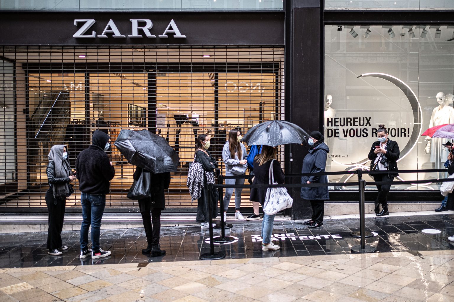 Zara เตรียมปิดร้านค้ากว่า 1,200 สาขาทั่วโลก เหตุจากยอดขายออนไลน์พุ่งขึ้น
