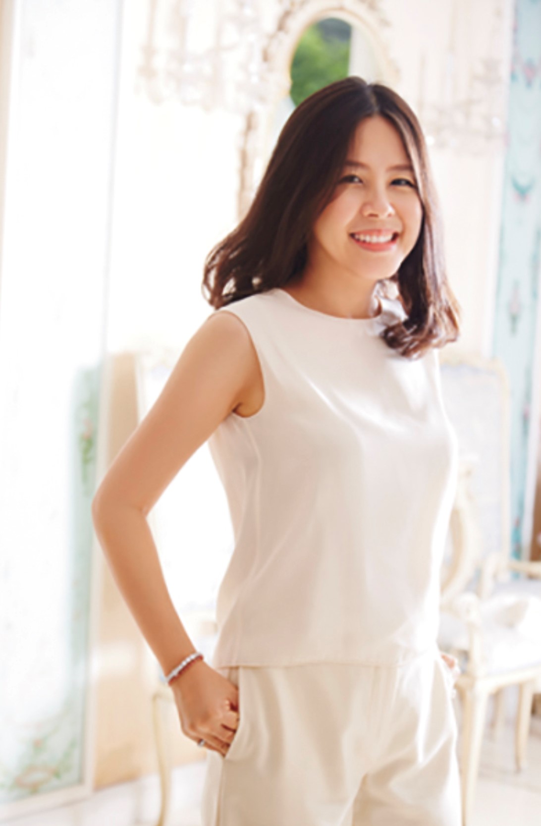 กฤตยา เลาหพงศ์ชนะ (ปุ๊ก) - Praew (แพรว) – All Luxe You Can Reach