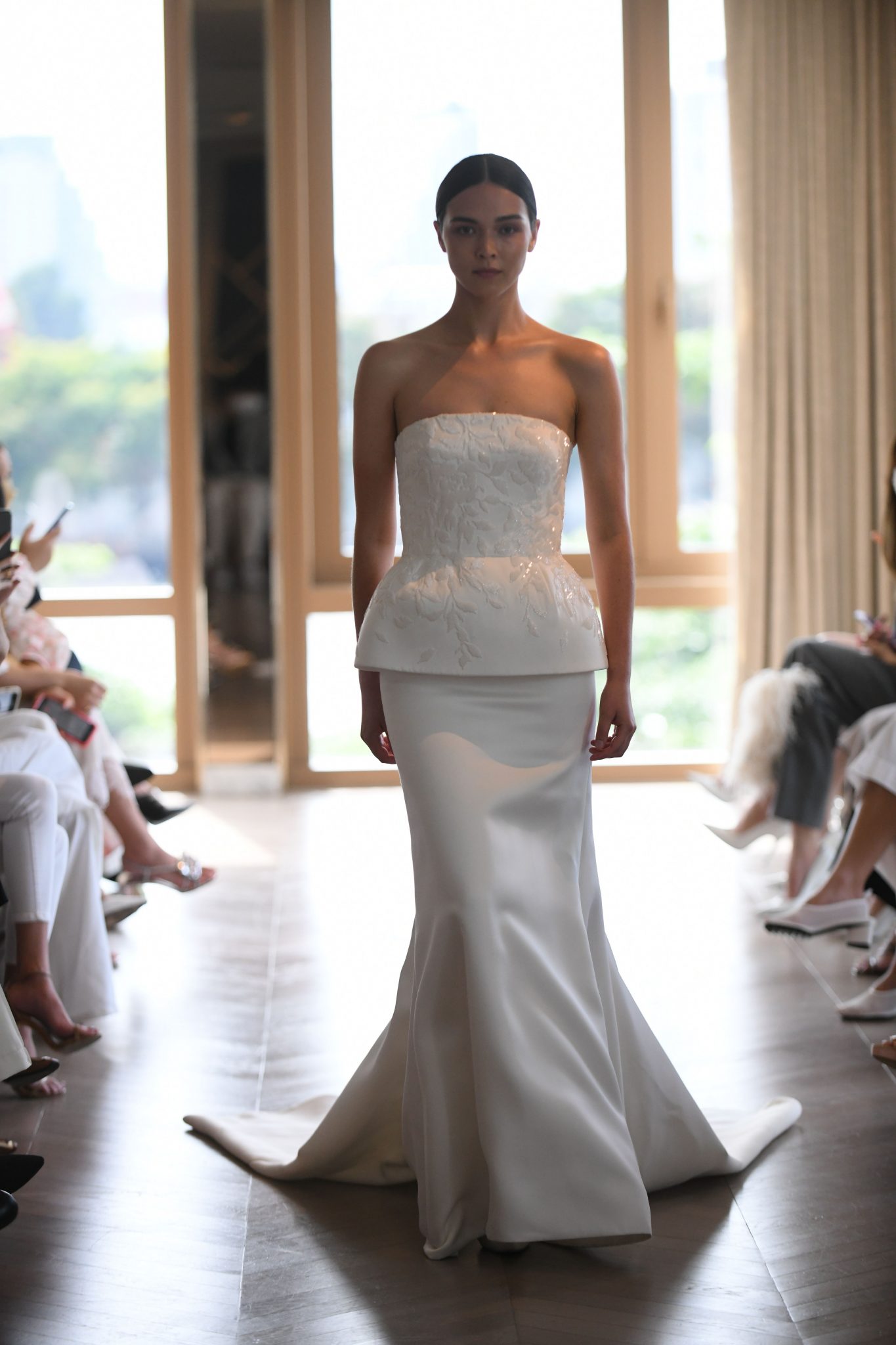 ชุดเจ้าสาวสุดหรู WHITE Asava 2022 Collection ที่สื่อถึงความสนุก ...