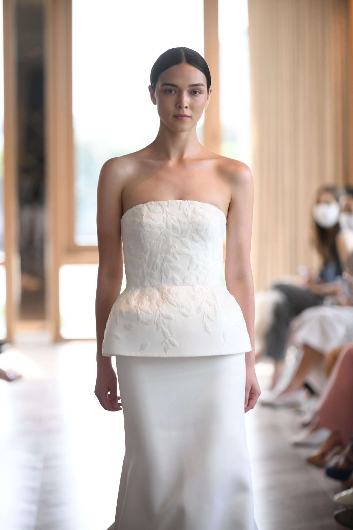 ชุดเจ้าสาวสุดหรู WHITE Asava 2022 Collection ที่สื่อถึงความสนุก ...