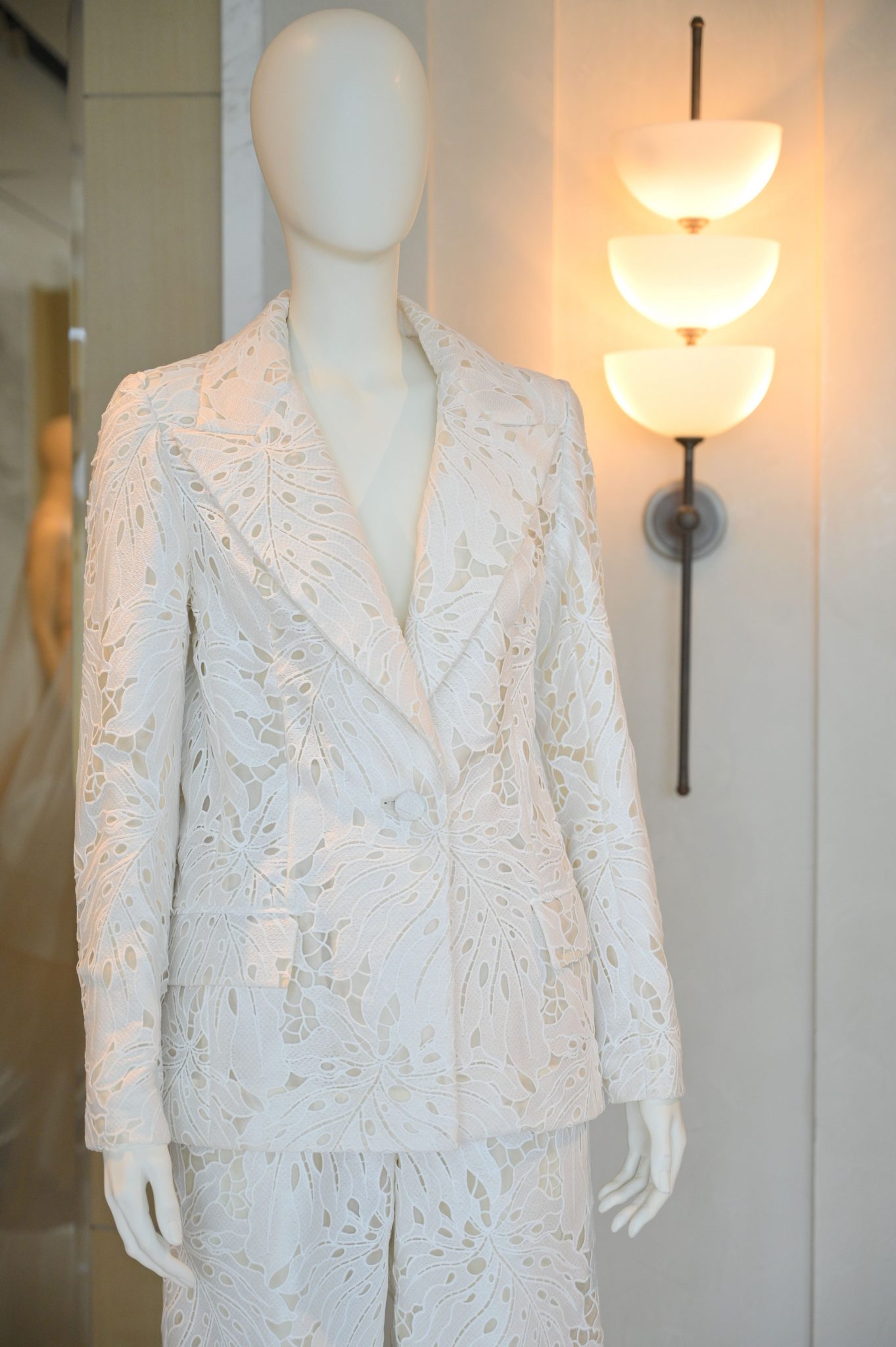 ชุดเจ้าสาวสุดหรู WHITE Asava 2022 Collection ที่สื่อถึงความสนุก ...