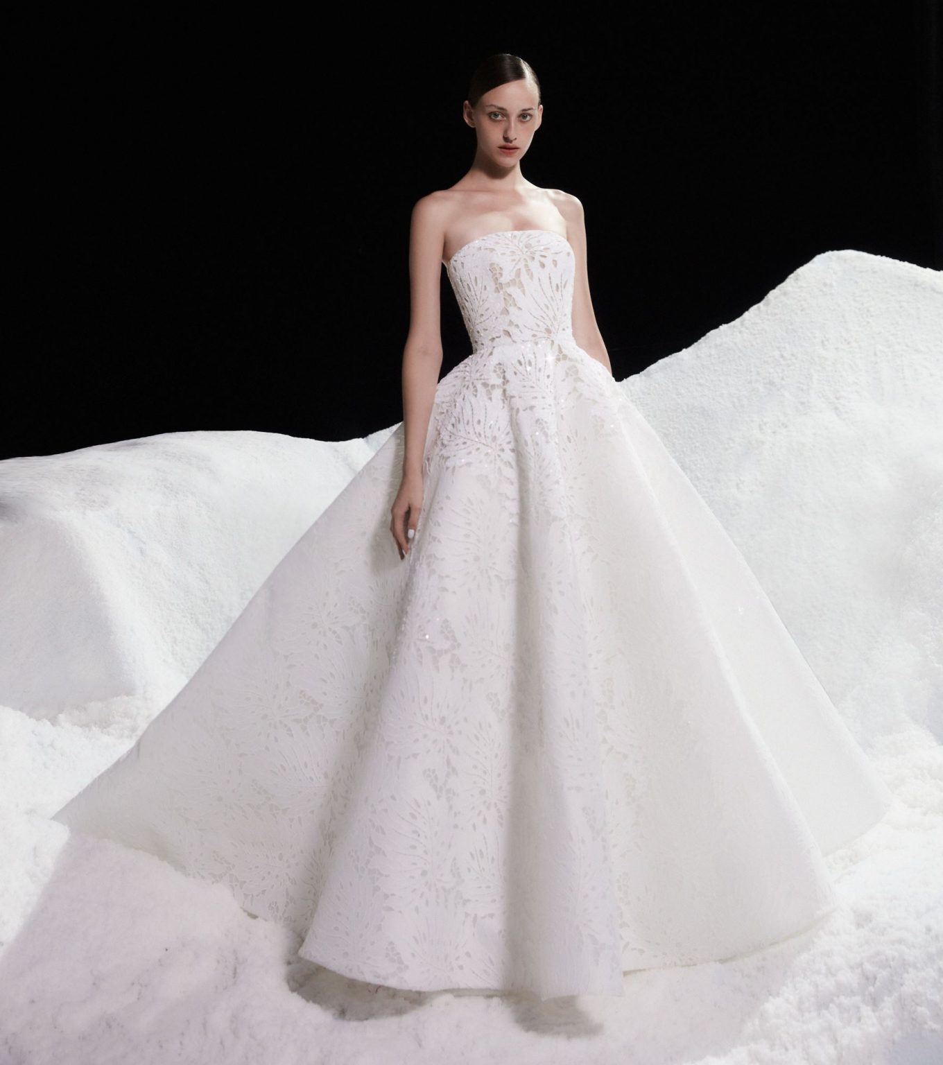 ชุดเจ้าสาวสุดหรู WHITE Asava 2022 Collection ที่สื่อถึงความสนุก ...