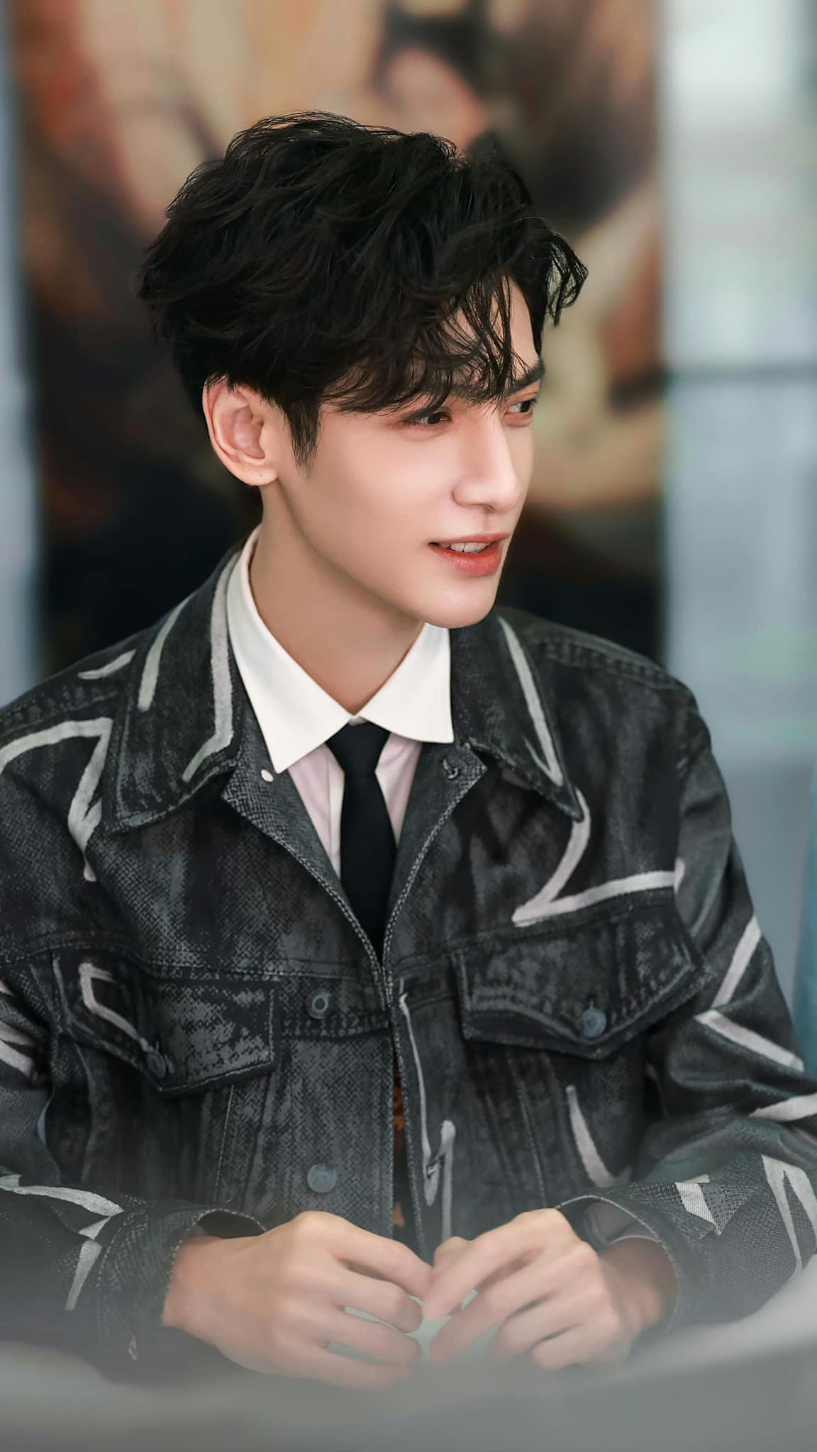 เปิดภาพคุณพ่อสุดหล่อของ หลัวอวิ๋นซี พระเอกซีรีส์จีน จันทราอัสดง