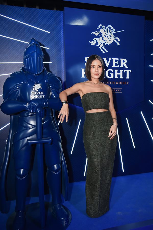 ราตรีนี้ยังอีกยาวไกล เหล่าคนดังจัดเต็มกับช่วงเวลา แฮงค์เอ้าท์ เพราะทุก ...