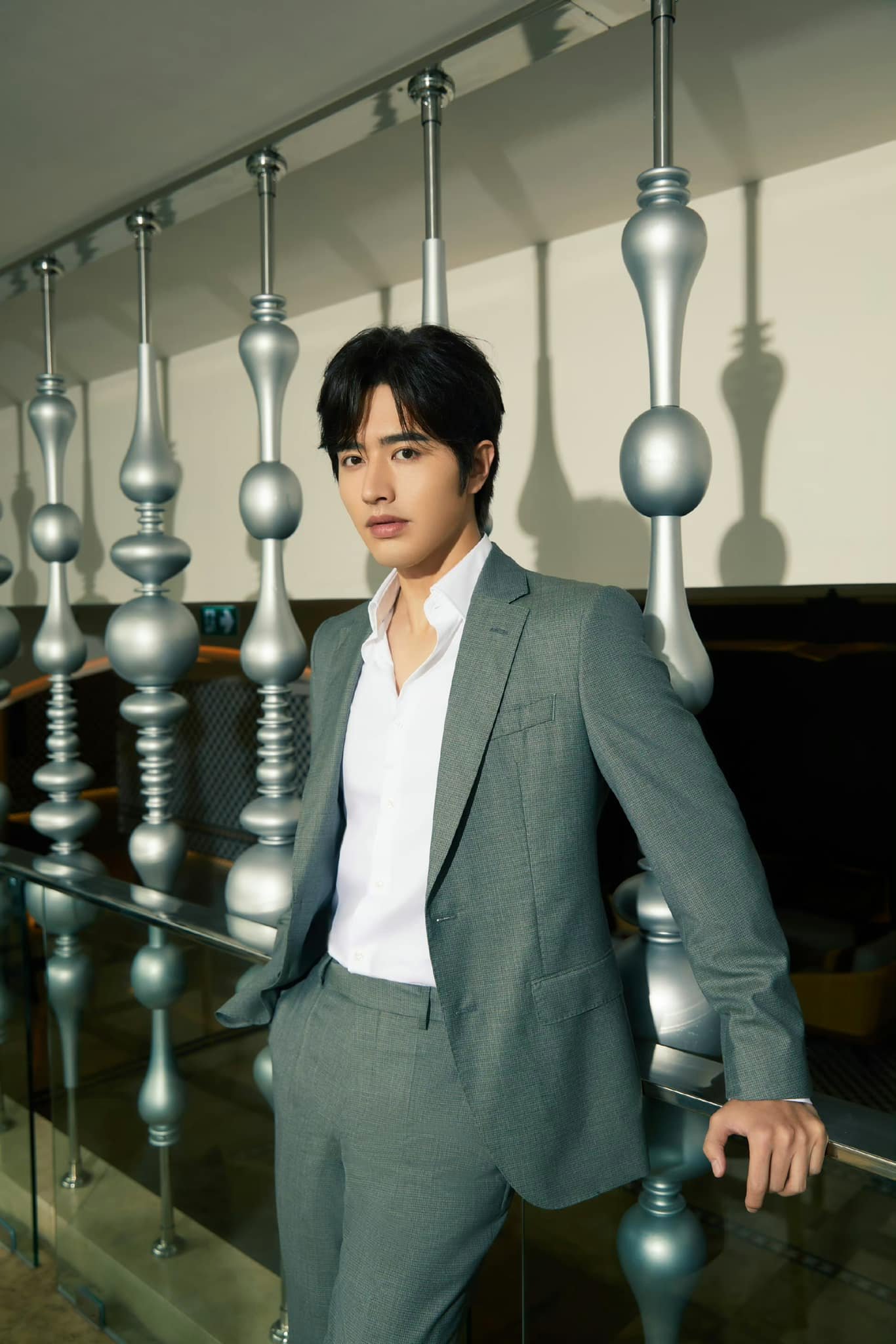 8 เรื่องไม่ลับ ของ LOU ZHENG ประธานจอมหยิ่ง ที่ตัวจริงไม่เหมือนในละคร