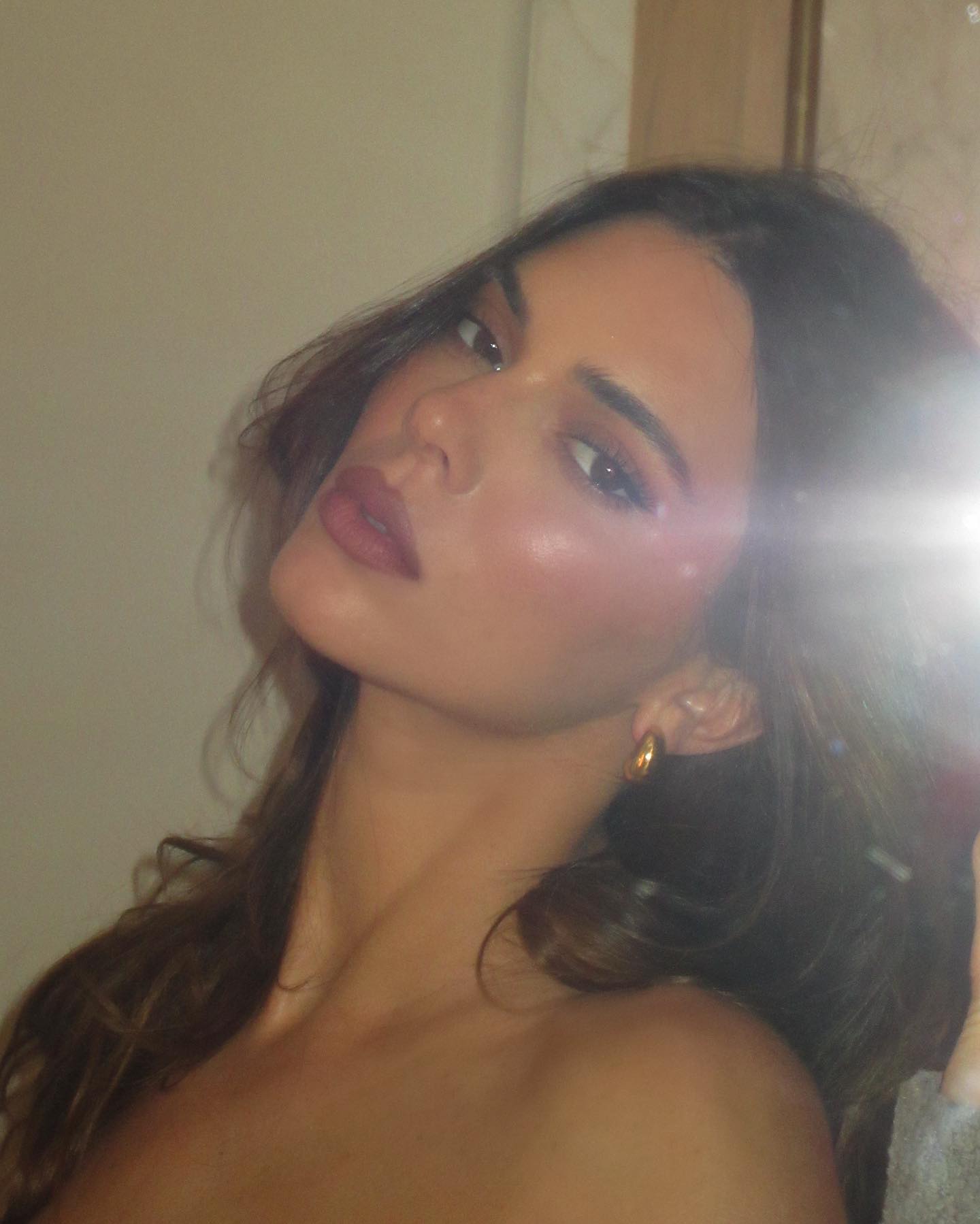 สวยฉ่ำน่ากิน! เทรนด์ลิป 'Cherry Cola' ลุคที่ได้รับแรงบันดาลใจจากยุค 90