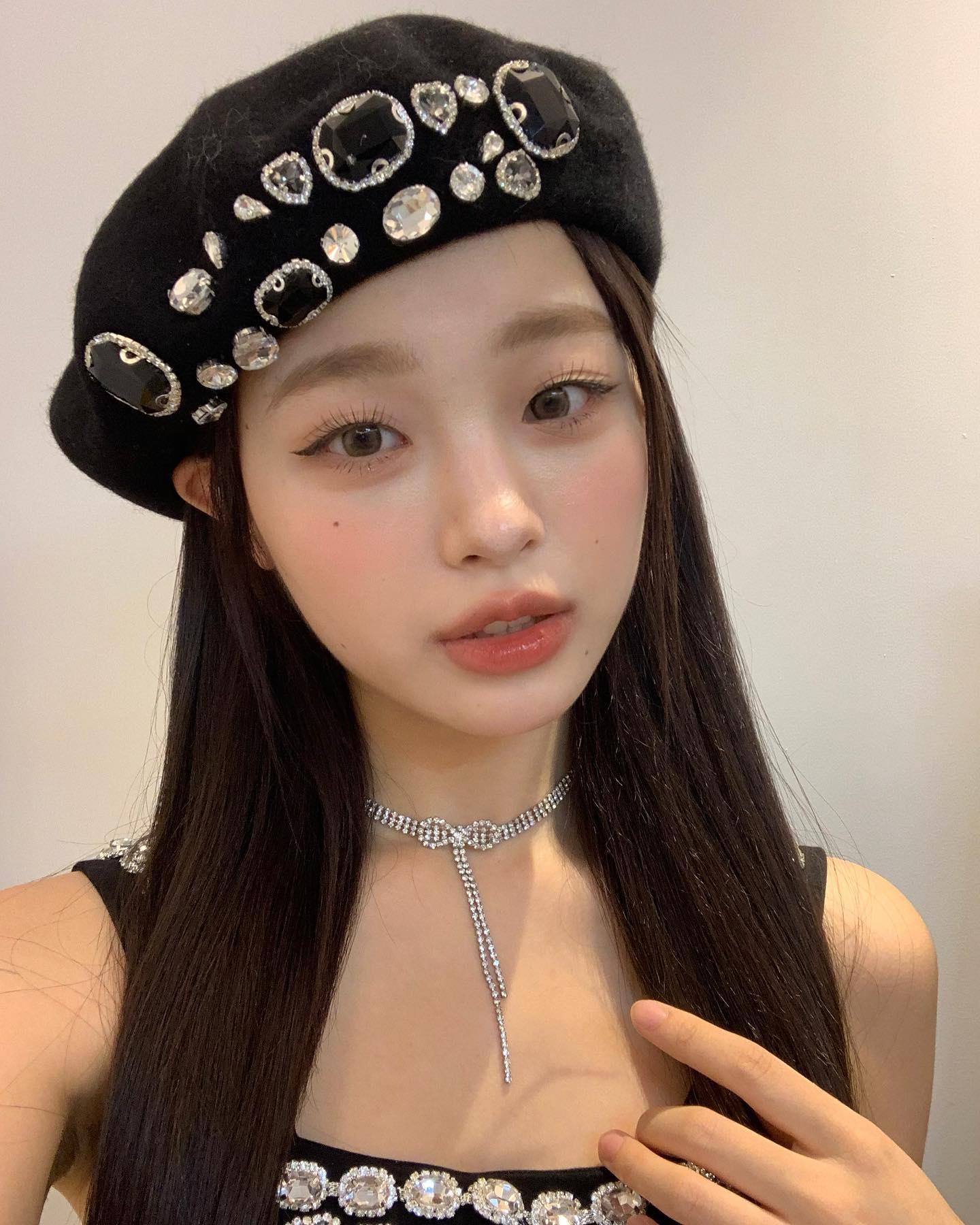 อินฟลูเอนเซอร์คนหนึ่งใช้ทักษะแต่งหน้าคล้ายคลึง 'จางวอนยอง IVE' จนนึกว่า ...