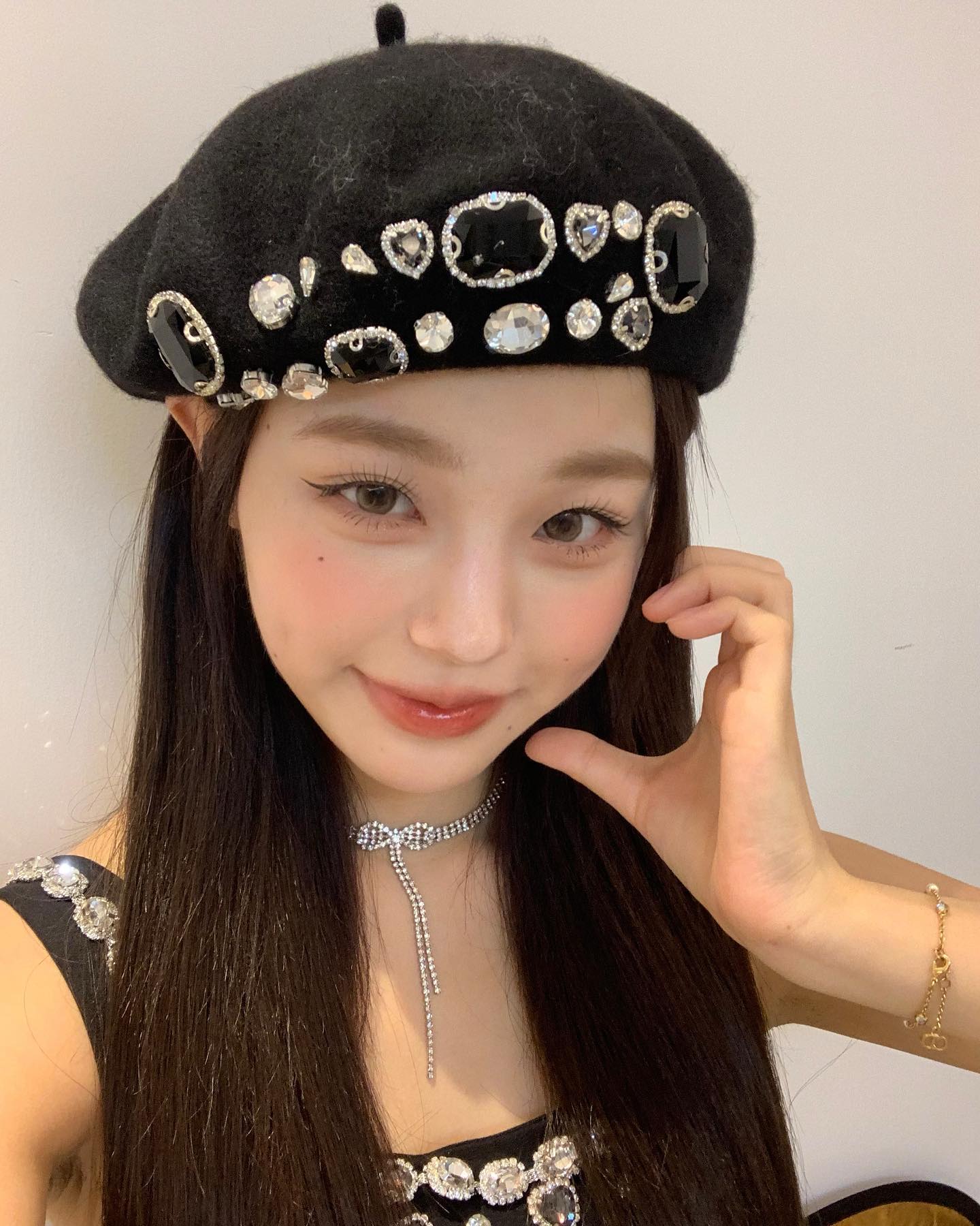 อินฟลูเอนเซอร์คนหนึ่งใช้ทักษะแต่งหน้าคล้ายคลึง 'จางวอนยอง IVE' จนนึกว่า ...