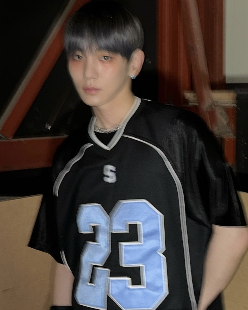 รู้จักแฟชั่น 'BLOCK CORE' เทรนด์แมตช์เสื้อกีฬาในลุคประจำวัน