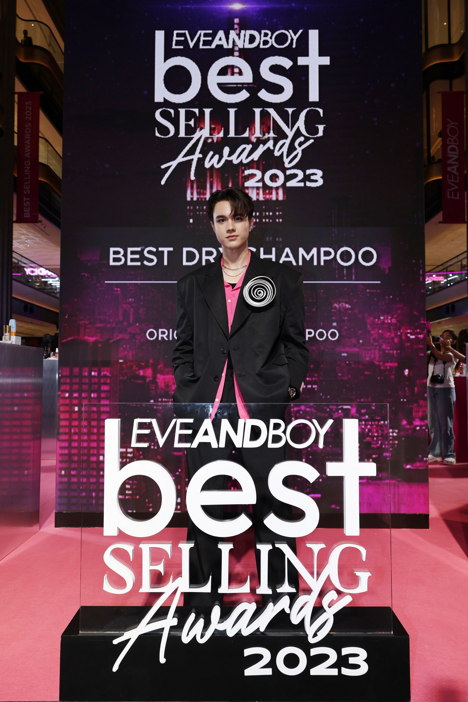 ล้วงเคล็ดลับดูแลผิวจากพระเอกนางเอกดาวรุ่ง 'ไมกี้-ปณิธาน' และ 'ญดา-นริลญา'