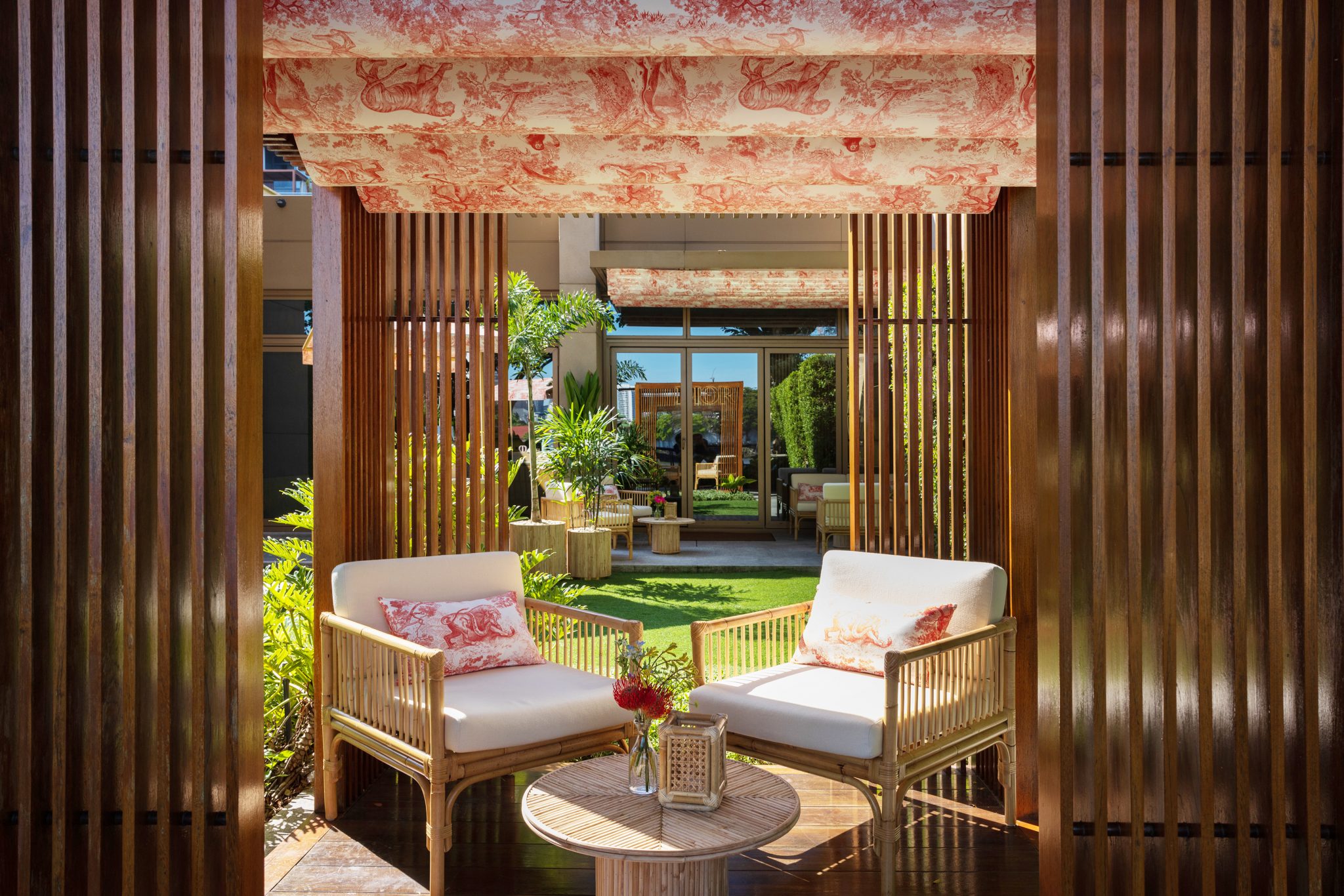 เหล่าคนดังชวนสัมผัส น้ำหอมคอลฯ พิเศษ La Collection Privée Christian ...