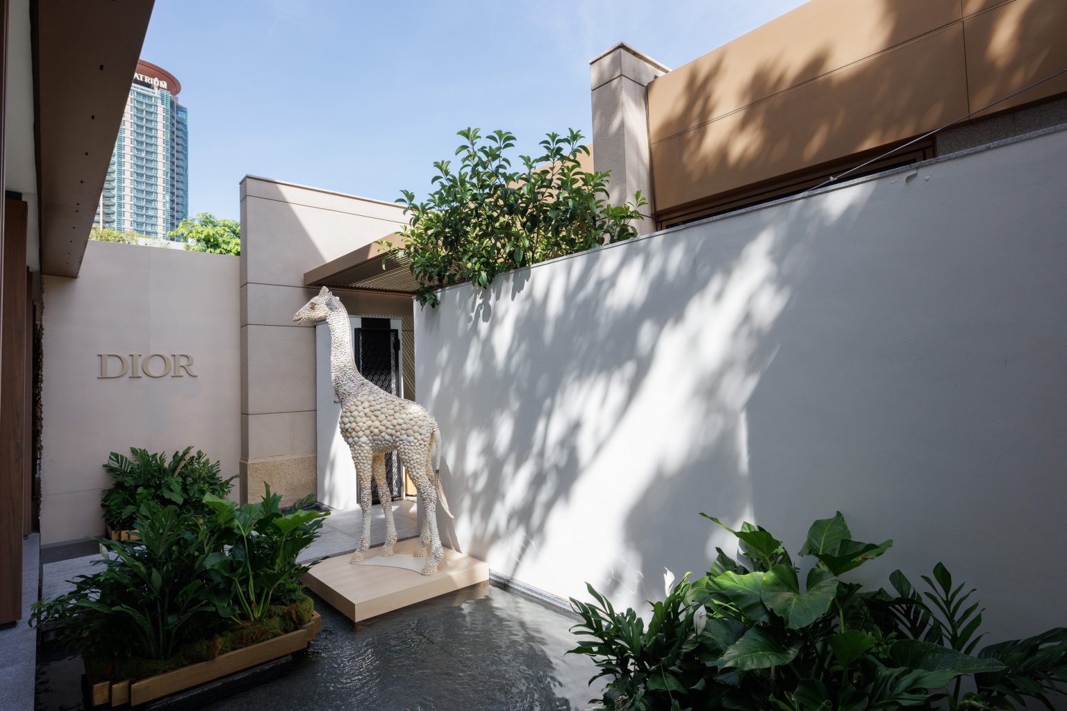 เหล่าคนดังชวนสัมผัส น้ำหอมคอลฯ พิเศษ La Collection Privée Christian ...