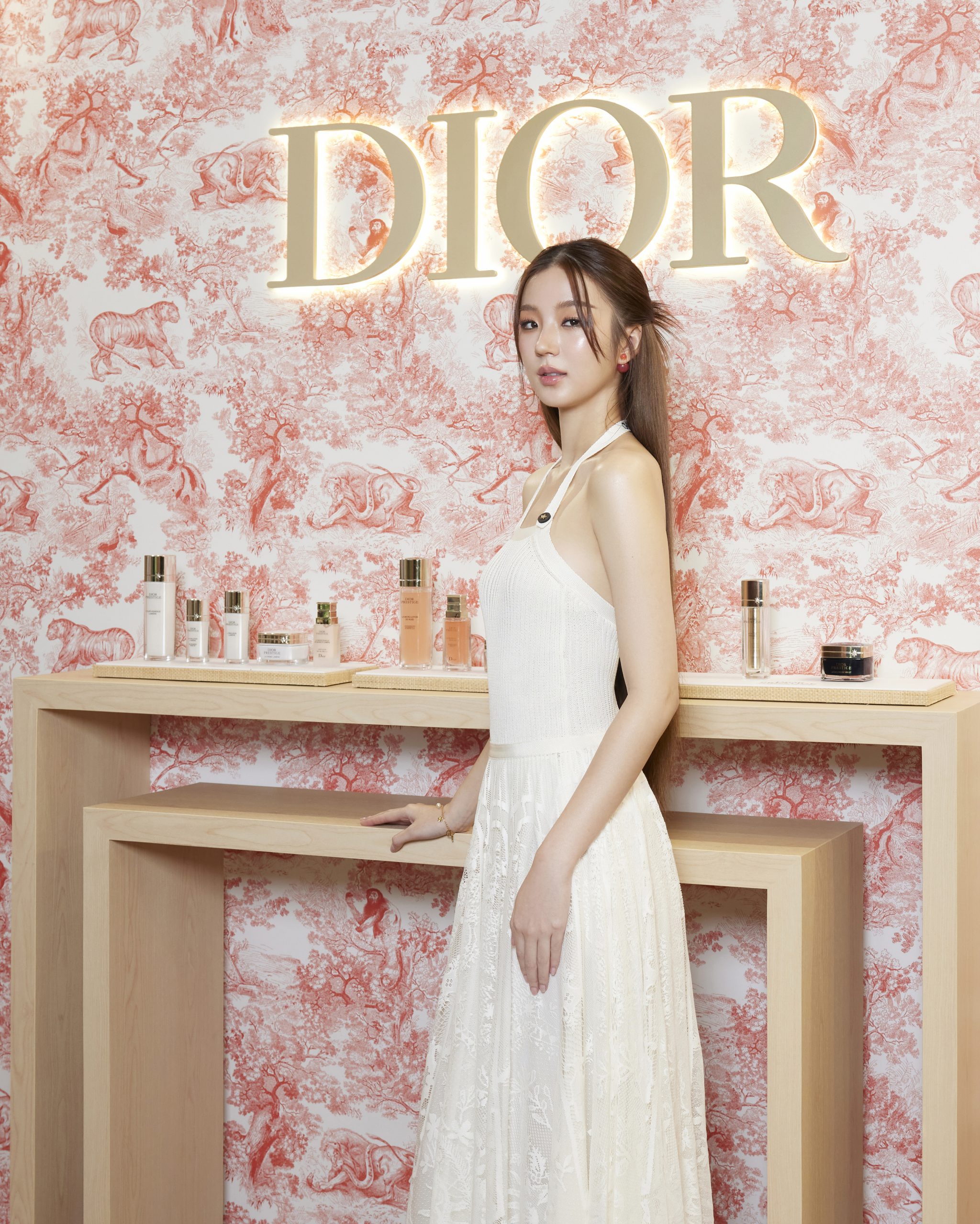 เหล่าคนดังชวนสัมผัส น้ำหอมคอลฯ พิเศษ La Collection Privée Christian ...