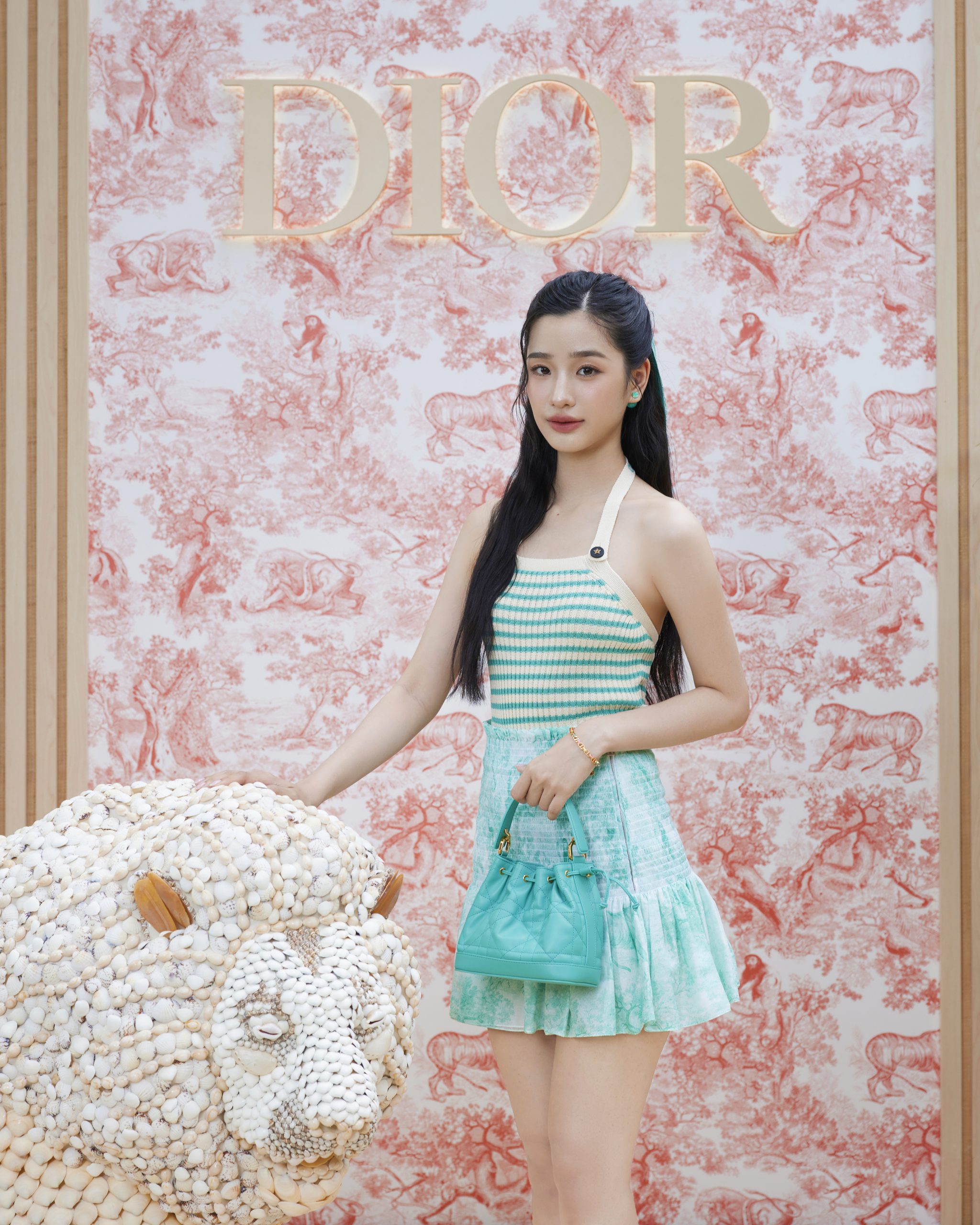 เหล่าคนดังชวนสัมผัส น้ำหอมคอลฯ พิเศษ La Collection Privée Christian ...