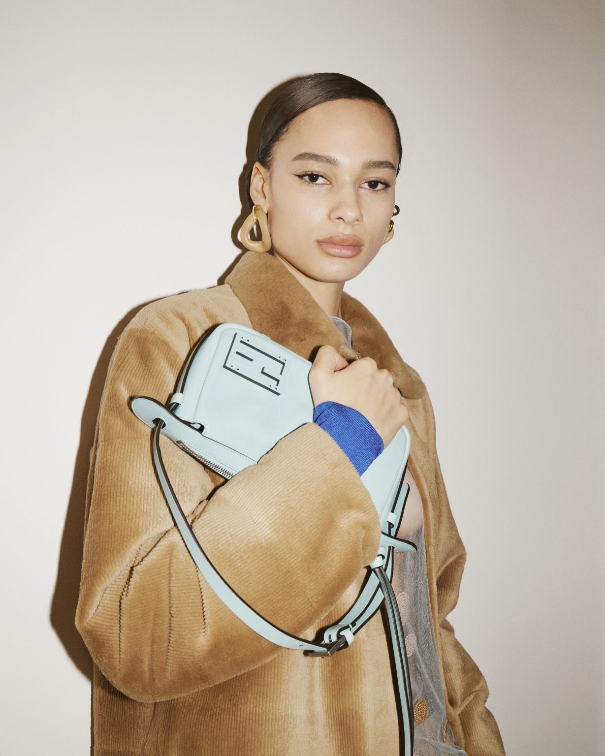 Simply FENDI กระเป๋าโฮโบดีไซน์เรียบหรู แรงบันดาลใจจากรูปทรงปลายยุค 90