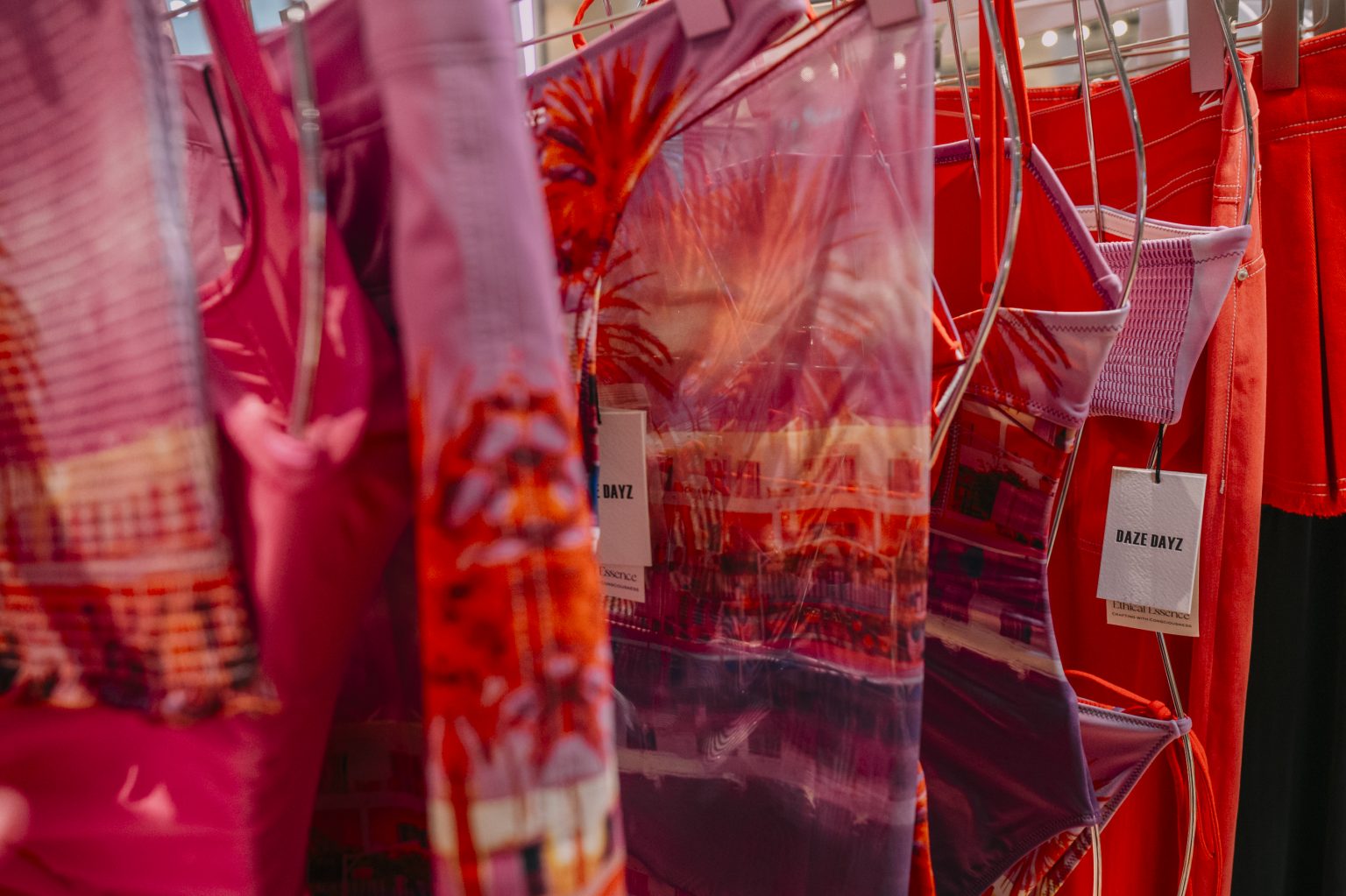 DAZE DAYZ รีสอร์ทแวร์รักษ์โลก แบรนด์โปรดเซเลบเกาหลี ปักหมุดป๊อบอัพสโตร์ ...