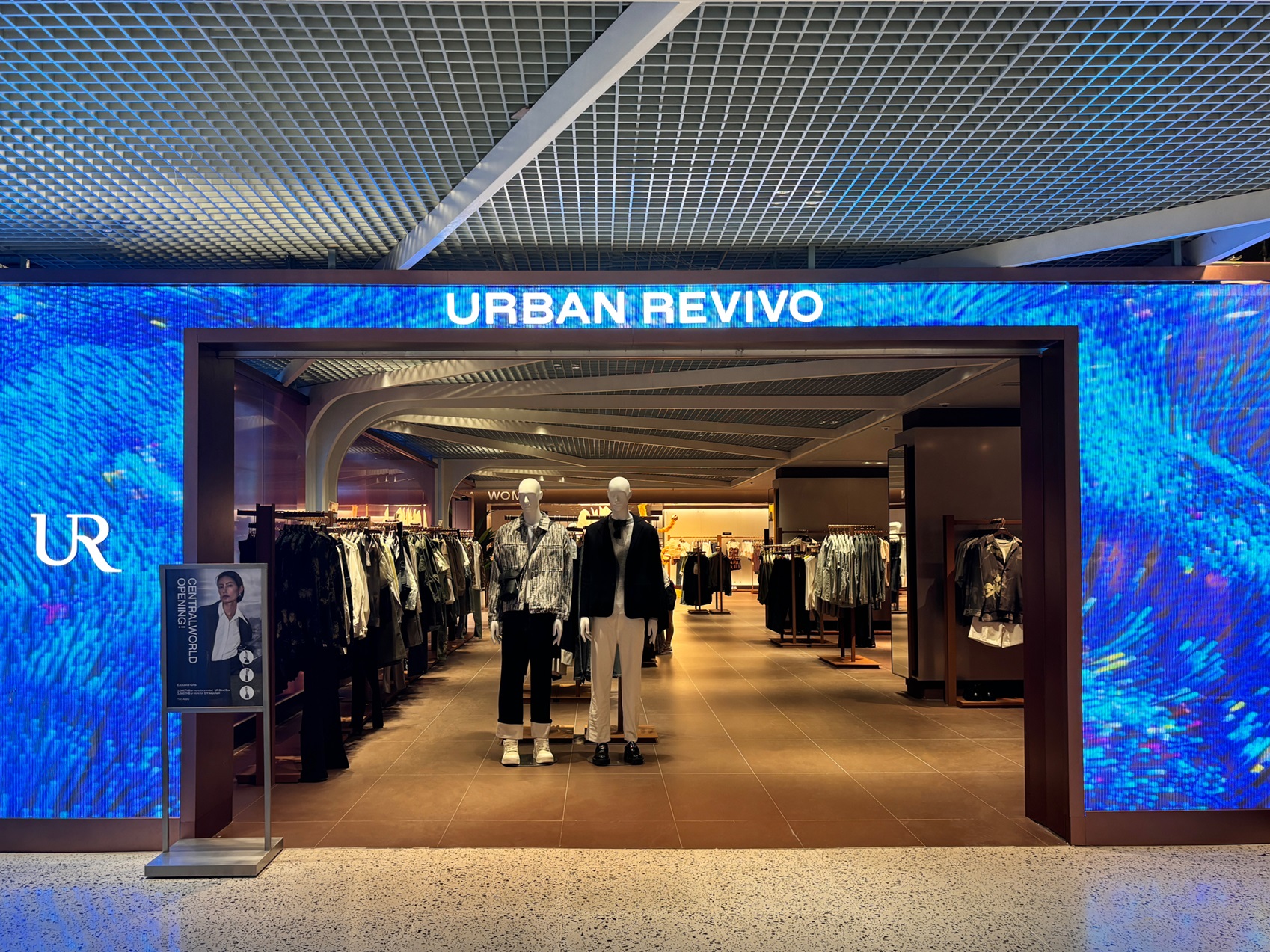 'เจษ-ไบเบิ้ล’ ร่วมงานเปิดตัว URBAN REVIVO คอนเซ็ปต์สโตร์แห่งใหม่ที่เซ็นทรัลเวิลด์
