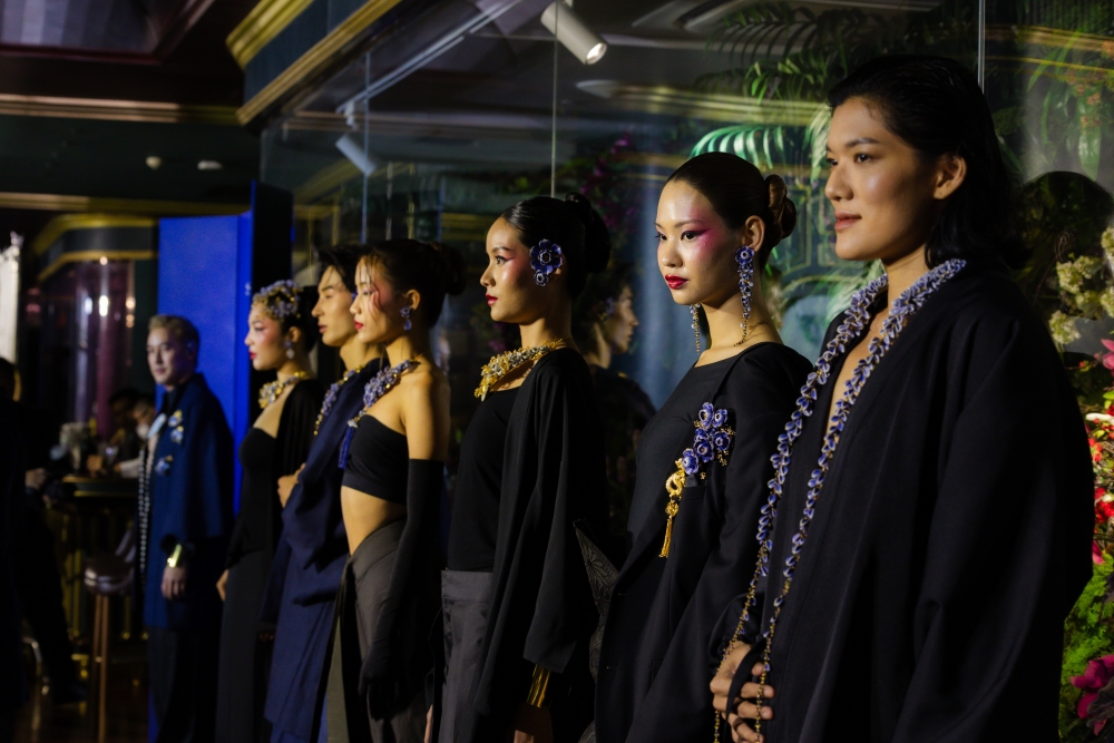 SARRAN เปิดตัว “Oriental Blue” คอลเล็คชั่น Art to Wear ใหม่ล่าสุด ...