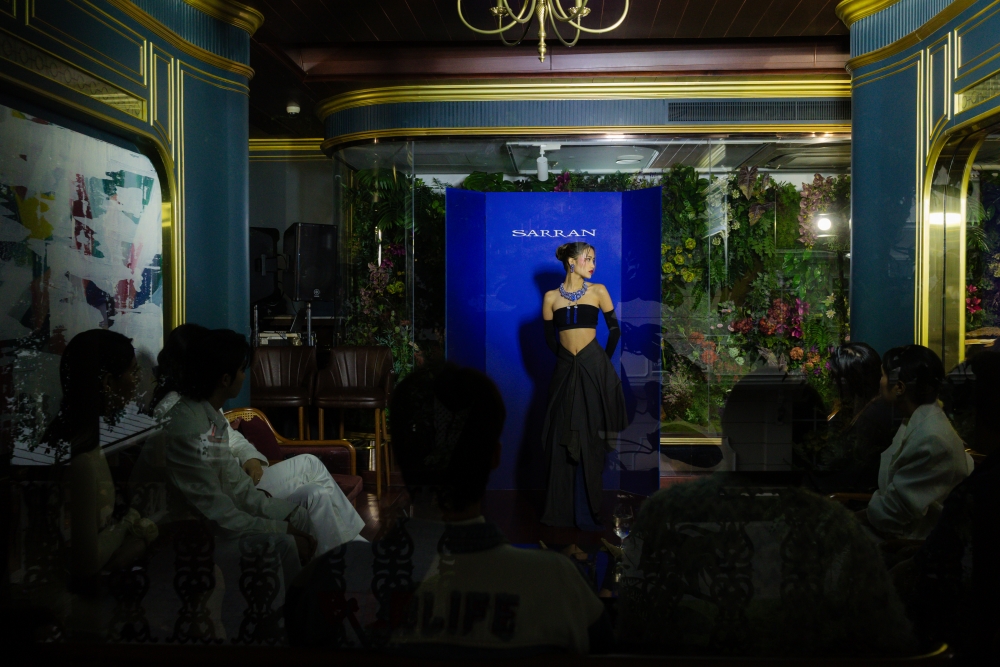 SARRAN เปิดตัว “Oriental Blue” คอลเล็คชั่น Art to Wear ใหม่ล่าสุด ...