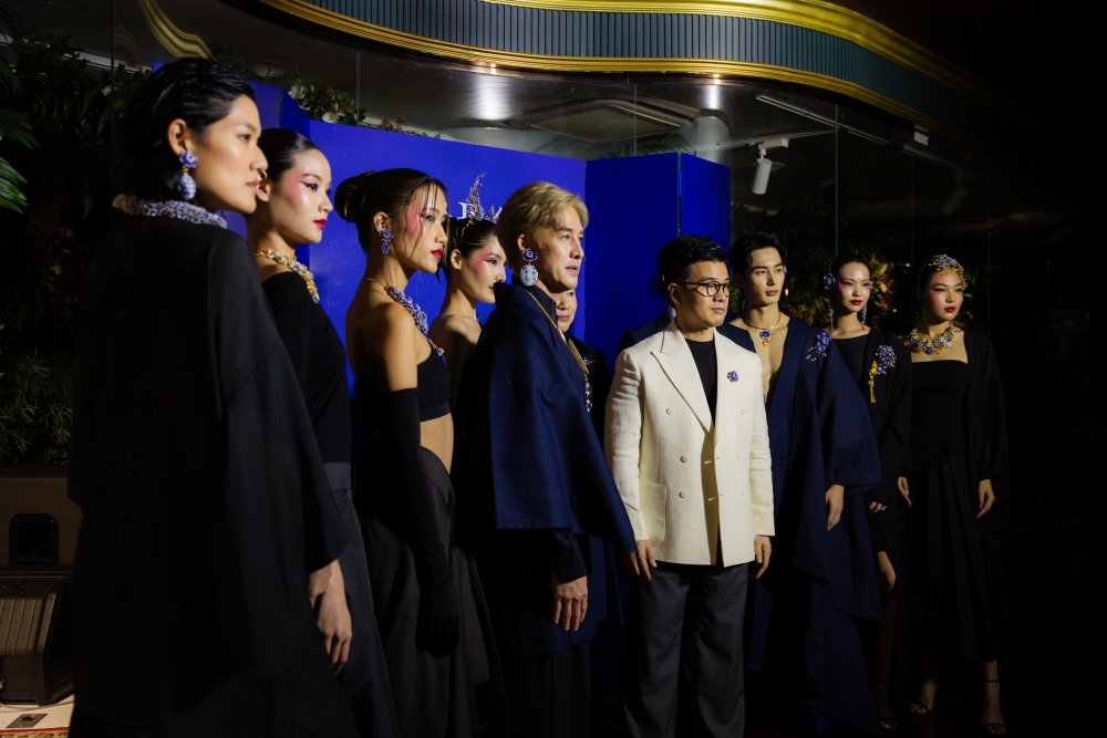 SARRAN เปิดตัว “Oriental Blue” คอลเล็คชั่น Art to Wear ใหม่ล่าสุด ...